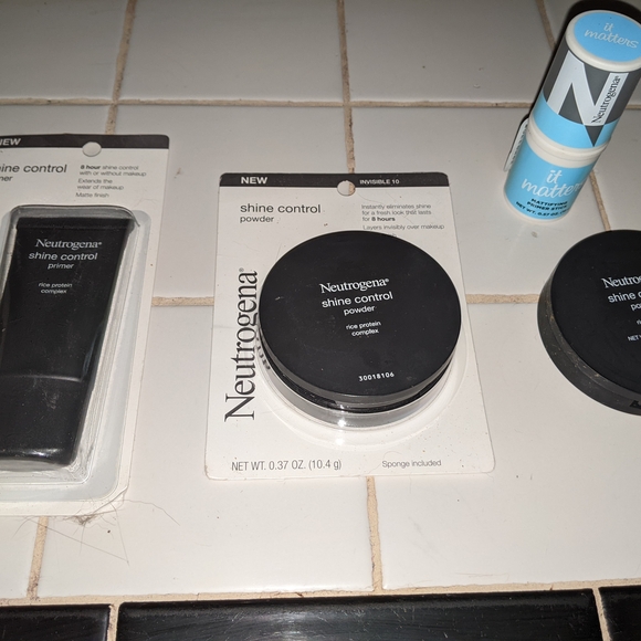 Neutrogena | Makeup | Neutrogena Shine Control Makeup Set | Poshmark
